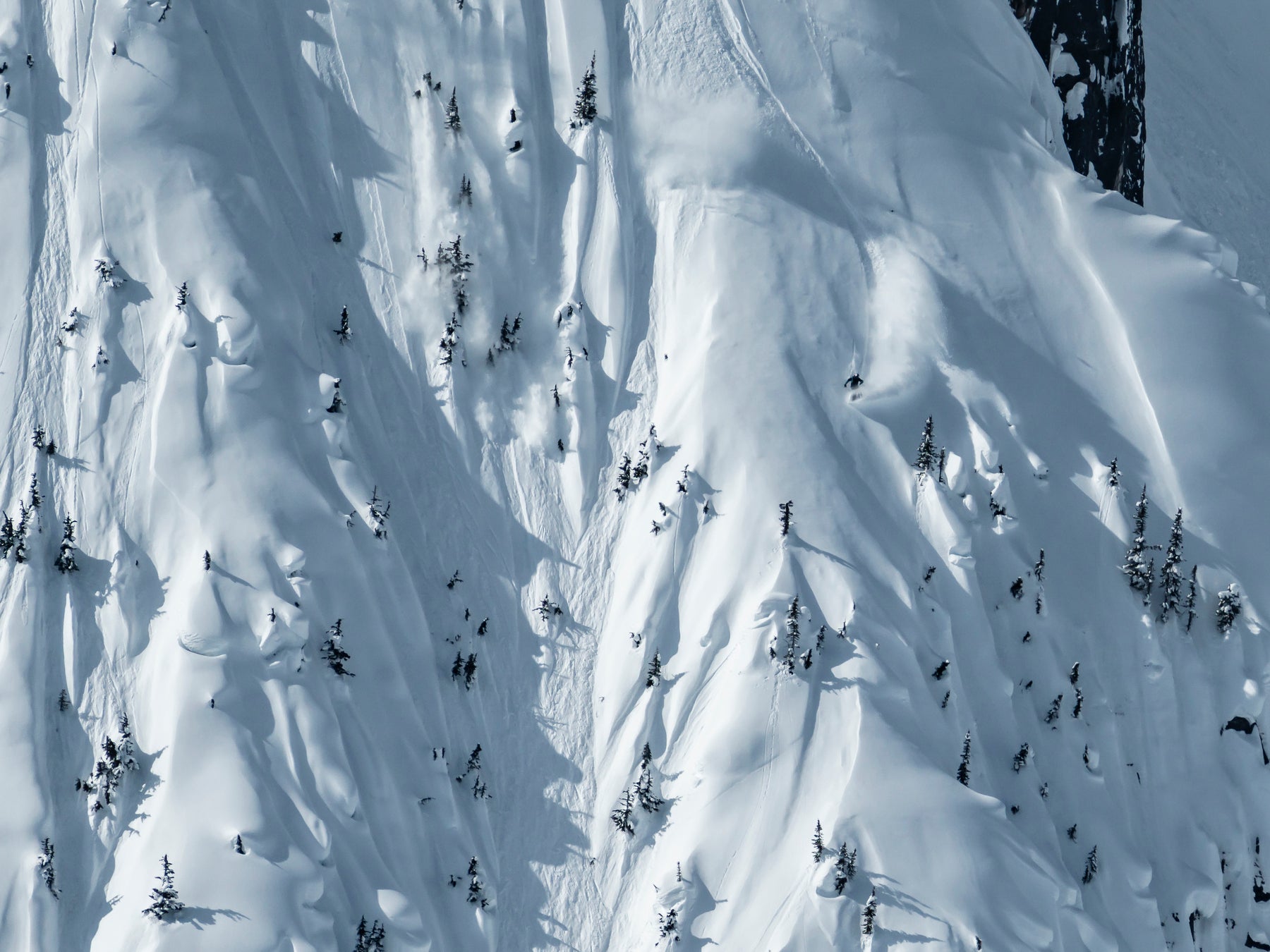 How To Choose a Ski Jacket: What To Look For – Quiksilver