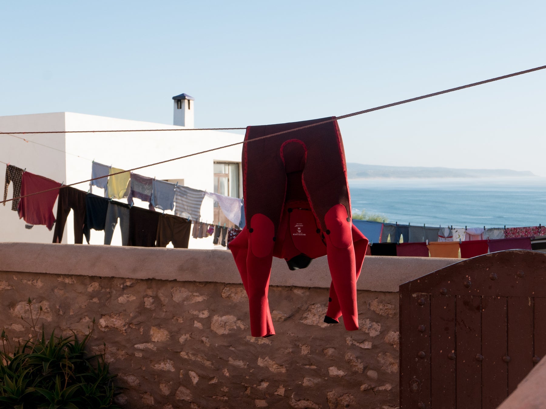 How To Wash Your Wetsuit (& Properly Dry It) – Quiksilver
